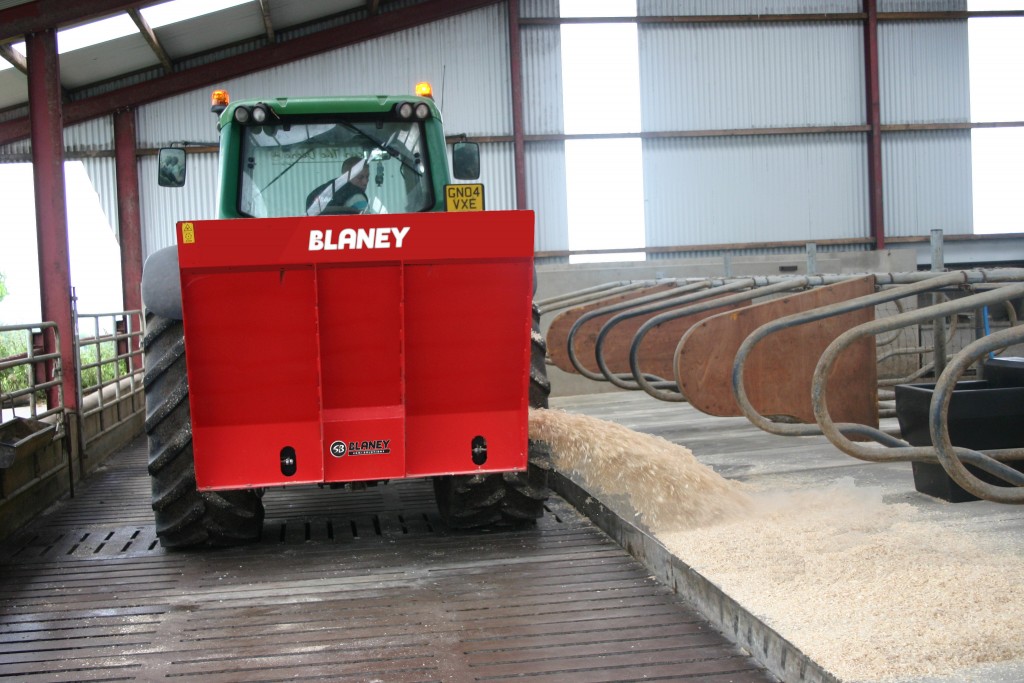 Blaney Agri SolutionsCubicle Bedder - Belt Model - Blaney Agri ...